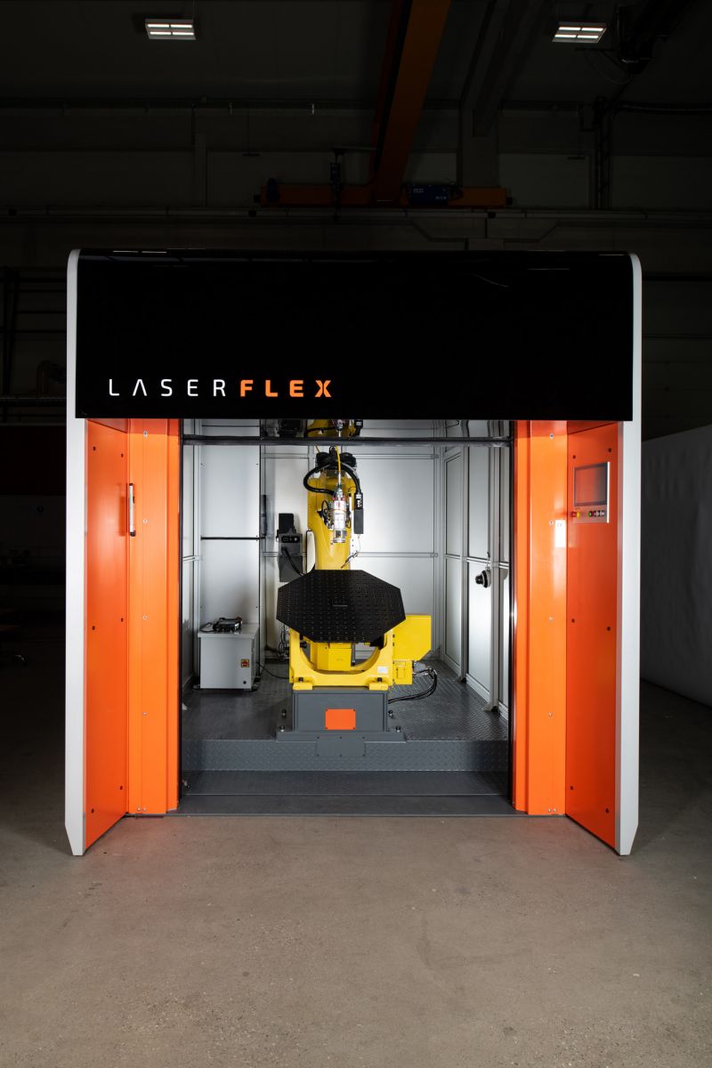 Novost na slovenskem trgu - robotska laserska varilna celica LaserFlex ...